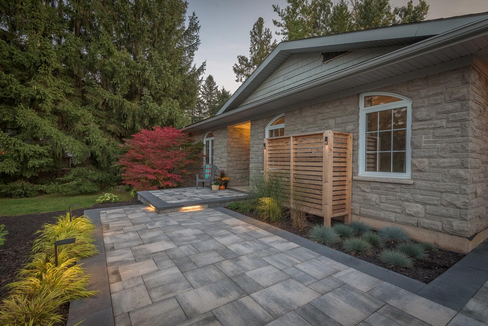 Waterdown Residence - Distinctive Landscapes