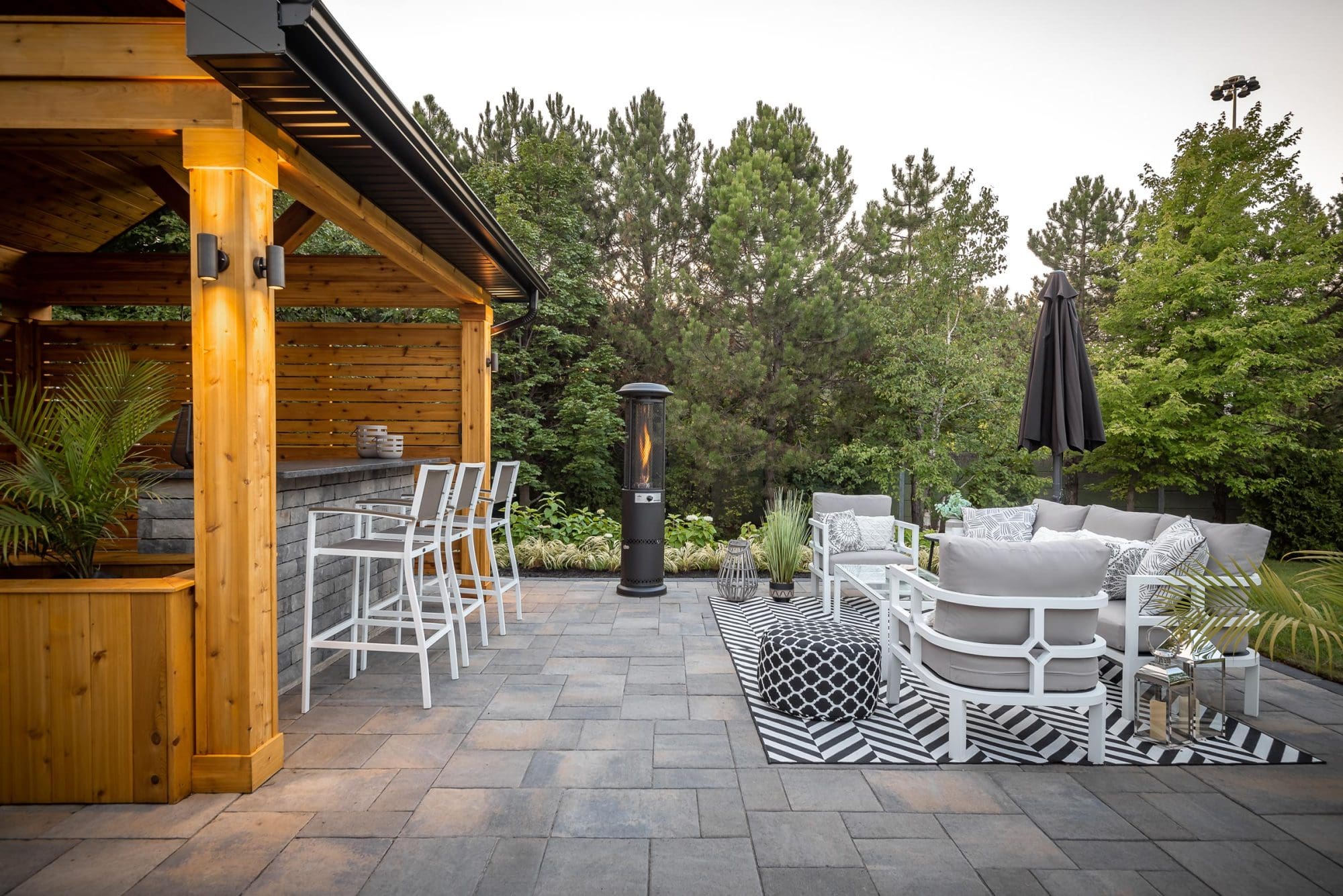 Ancaster Residence - Distinctive Landscapes